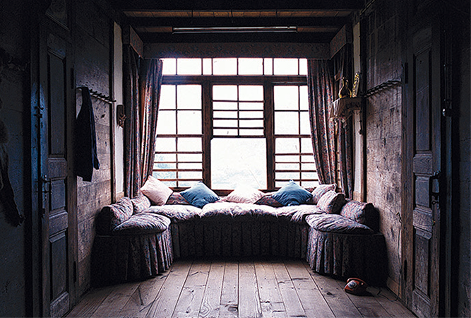 Cornucopia Magazine The Country Houses that Ride ‘the Storm’